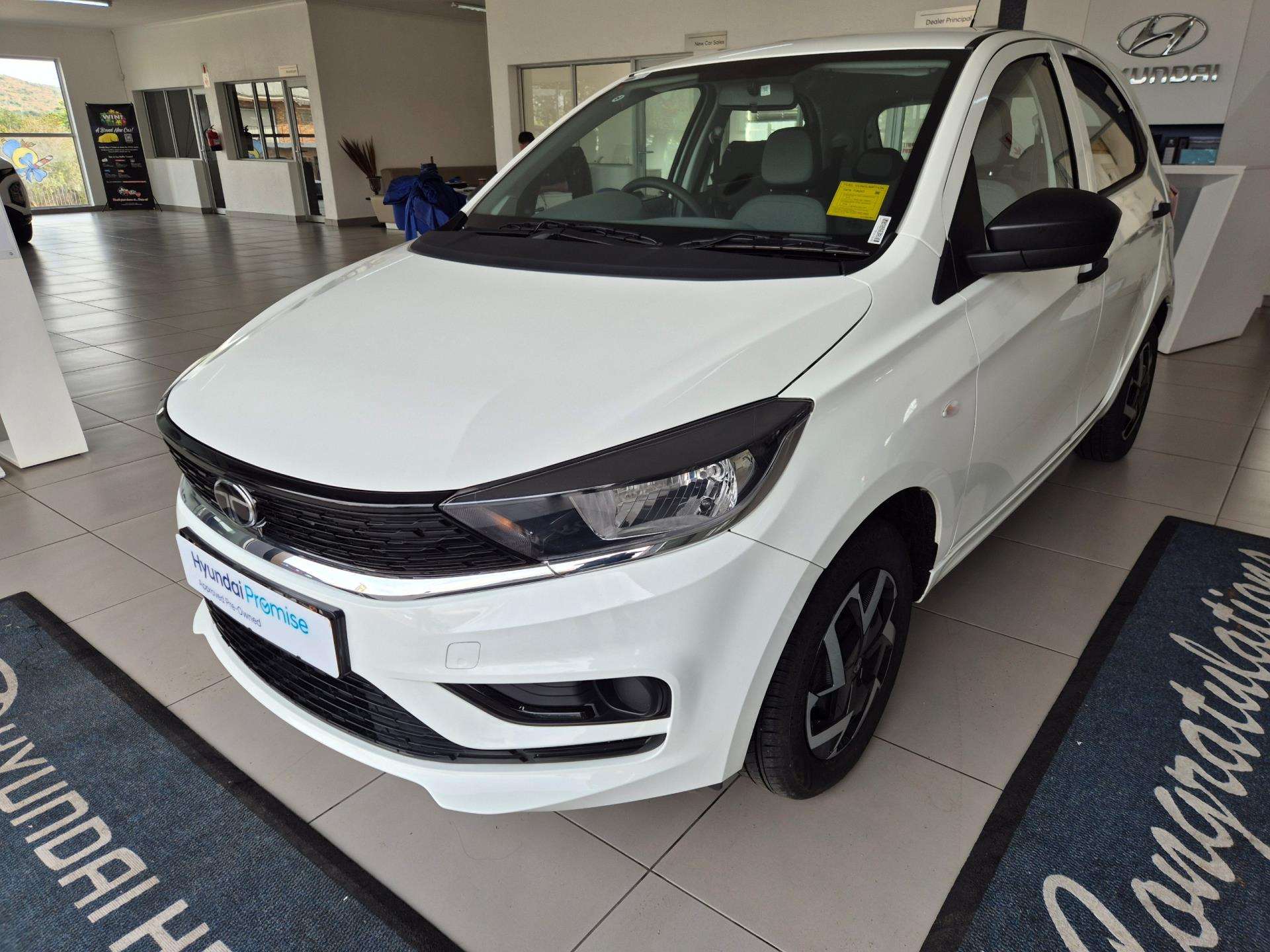 2025 TATA Tiago 1.2 XM Q2FyTGlzdGluZzo1NzI3NjI R189450 | Avo Auto