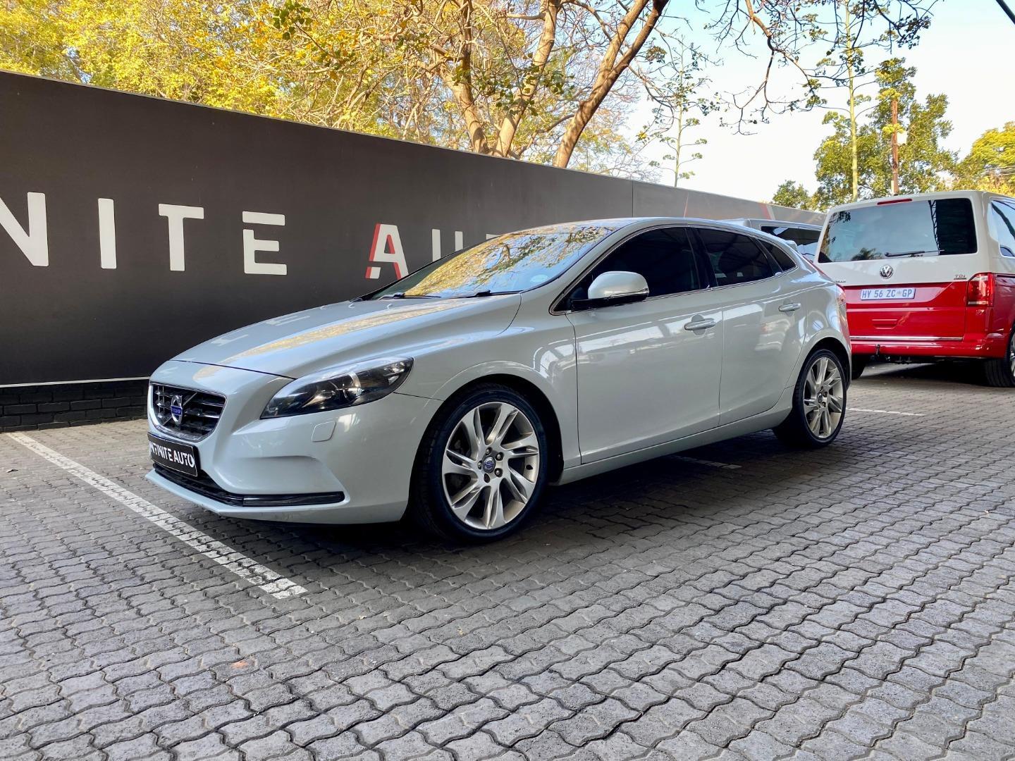 Volvo V40 T4 Elite Powershift for sale in Gauteng - Pretoria - Carfind ...