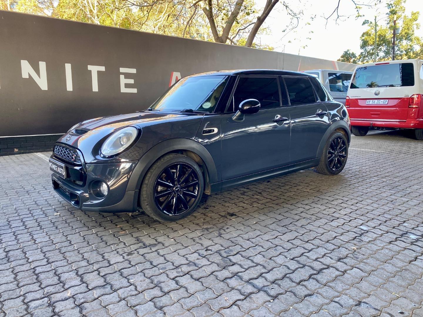2016 MINI Cooper S Mark IV 141 kW XS72 Steptronic 5 Doors ...