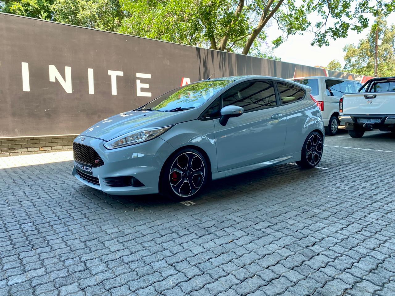 2017 Ford Fiesta ST 200 1.6 EcoBoost 3 Door Q2FyTGlzdGluZzo1Njg2NTU ...
