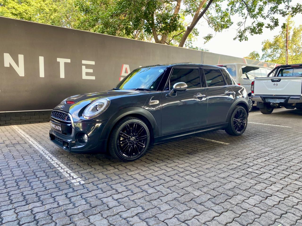 2016 MINI Cooper S Mark IV 141 kW XS72 Steptronic 5 Doors ...