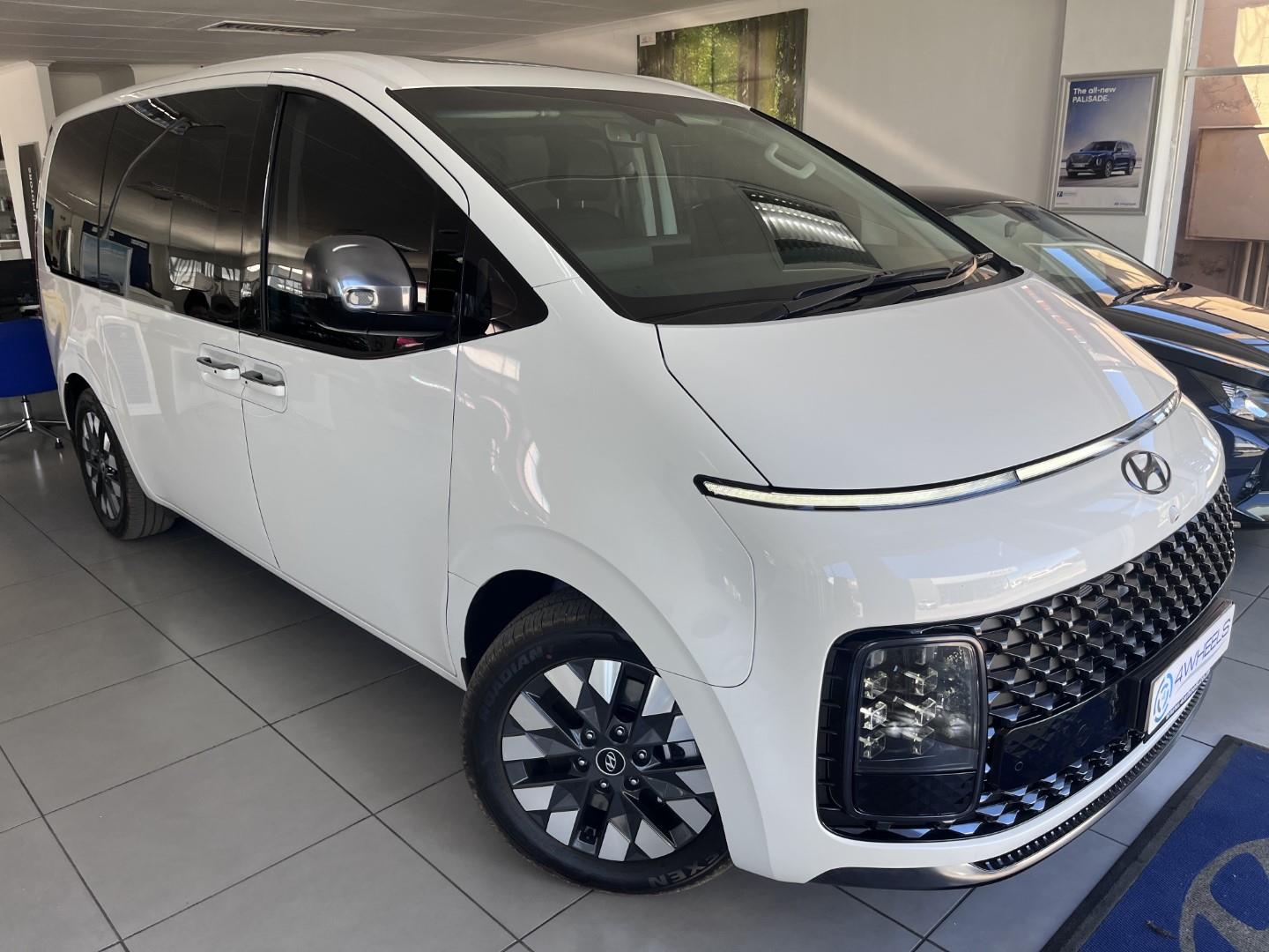 2024 Hyundai Staria 2.2D Luxury 9 Seater Q2FyTGlzdGluZzoyMzM3Mzg ...